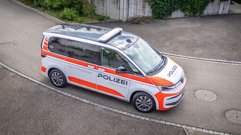 Der Multivan eHybrid als Polizeiauto | VW Nutzfahrzeuge Schweiz