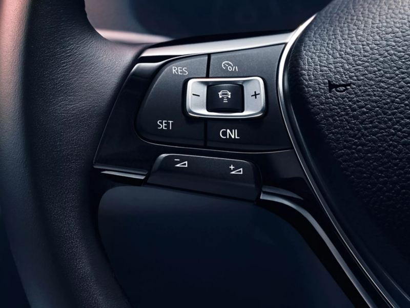 Traffic Jam Assist | Driver Assistance | Volkswagen Ireland