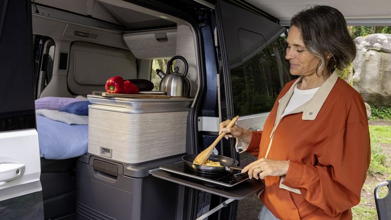 Cooking in a camper van: Tips & recipe ideas | Volkswagen Commercial ...