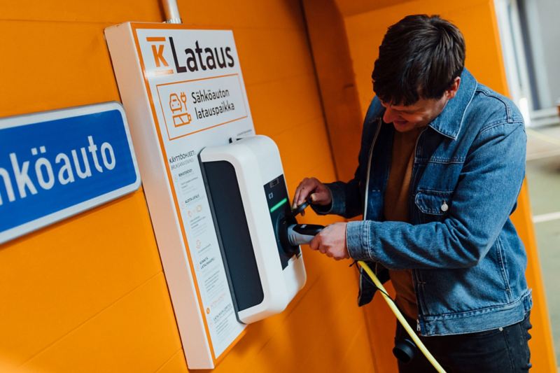 K-Latauksesta virtaa sähköautoon - helposti ja lähellä