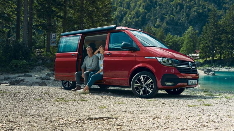 VW California 6.1 – Campingbil med två rum och kök | Volkswagen ...