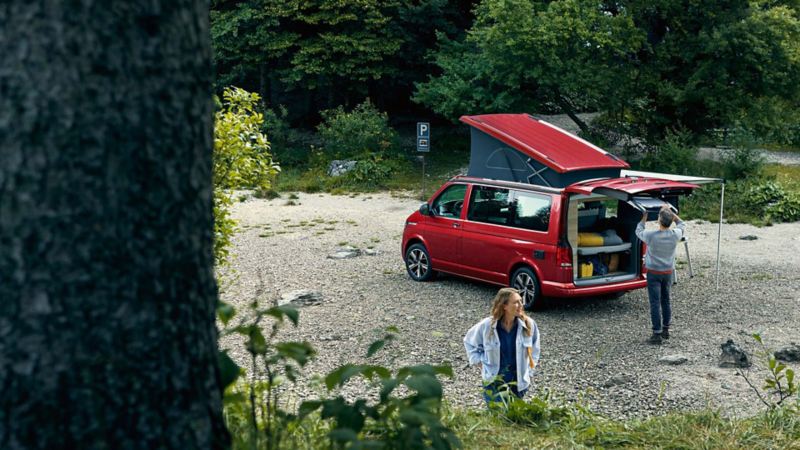VW California 6.1 – Campingbil med två rum och kök | Volkswagen ...