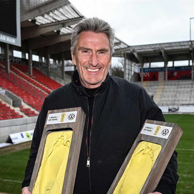 DFB-Pokal Walk of Fame: Felix Luz vom FC St. Pauli geehrt